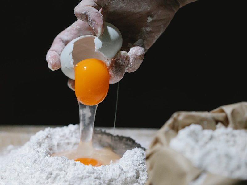 Beda Fungsi Kuning dan Putih Telur Dalam Adonan Kue
