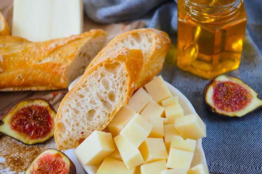 Cara Bikin Roti Baguette Prancis Enak Cuma Pakai 4 Bahan